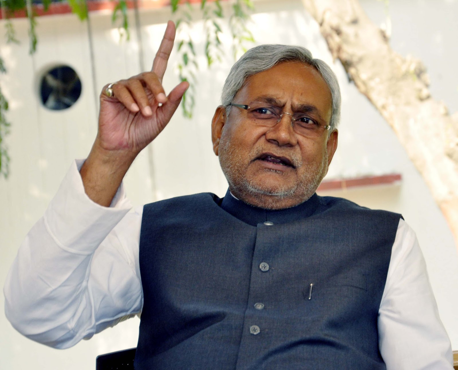 Nitish Kumar doing things - Tfipost.com