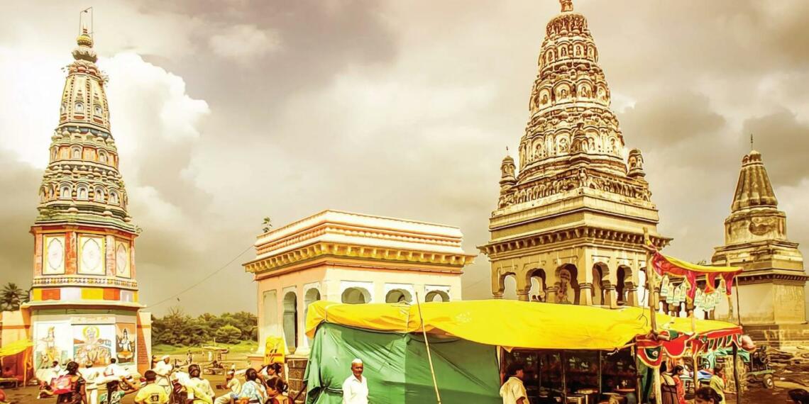Vitthal Rukmini Mandir Pandharpur, Timings, History, Travel Guide