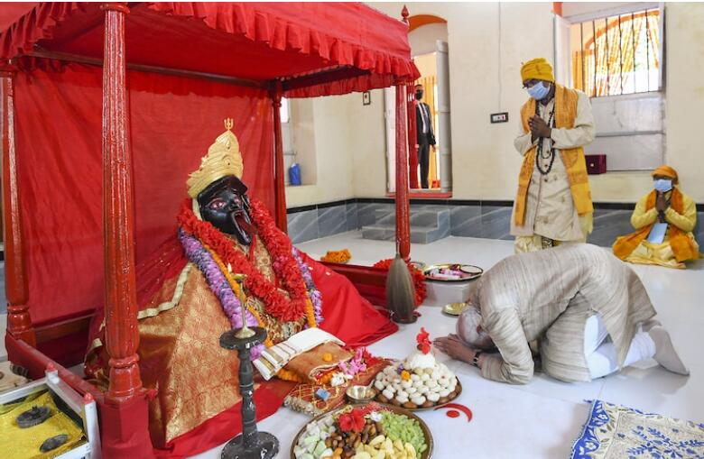 Crown of goddess Kali gifted by Modi